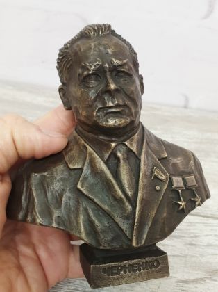 Бюсты лидеров и вождей из бронзы, фарфора